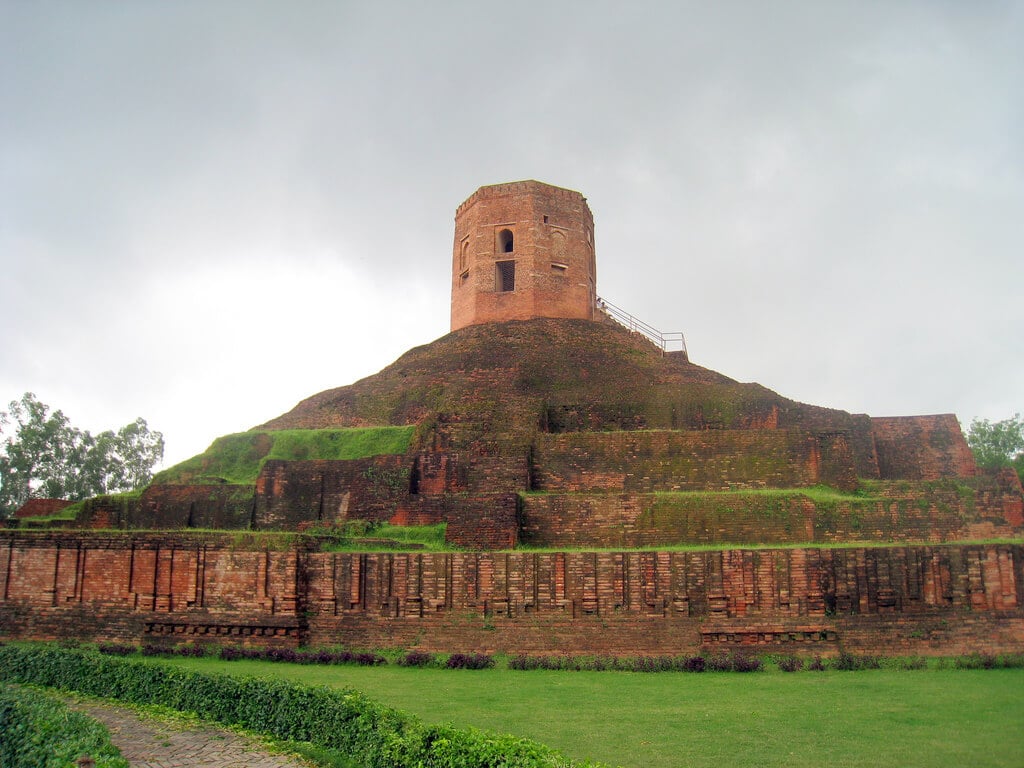 Fascinating Ruins of Ancient Chaukhandi Stupa in Sarnath, India – Earth ...